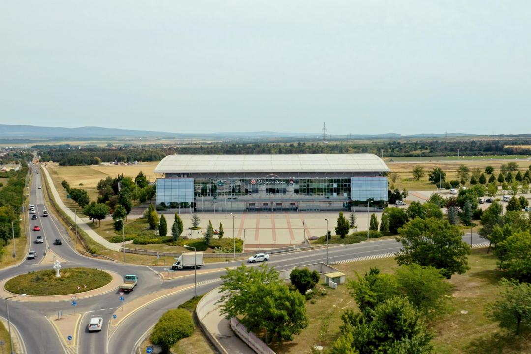 Internationally renowned sports complex in the City of Queens: Veszprém ...